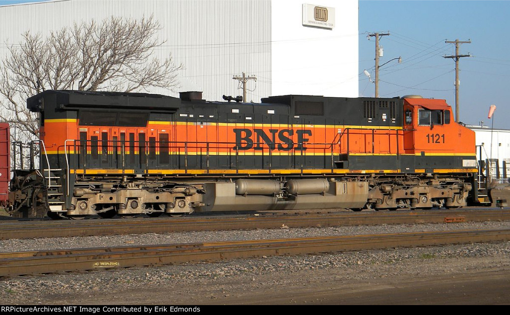 BNSF 1121
